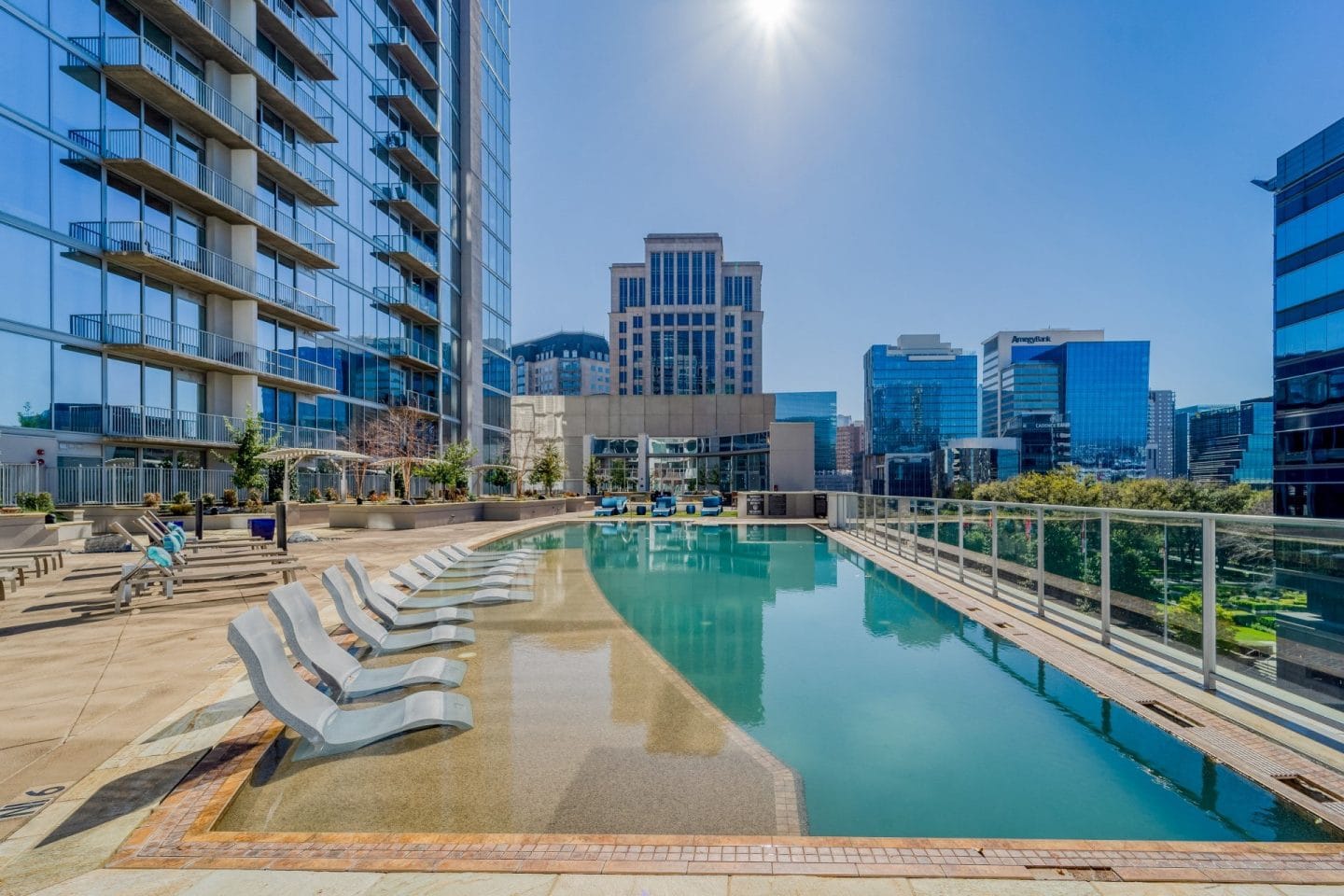High-Rise Apartments in Uptown Dallas, TX